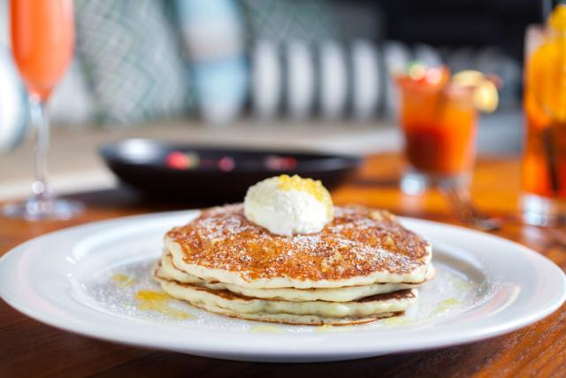 How to Host an Outdoor Brunch with Friends: Creating Memorable Moments ...