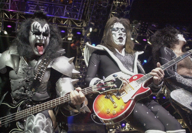 Original Kiss Guitarist Ace Frehley Dies at Age 74 | RiverBender.com