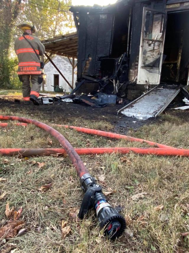 Godfrey, Alton, Fosterburg Firefighters Battle Blaze On Mary Drive In ...