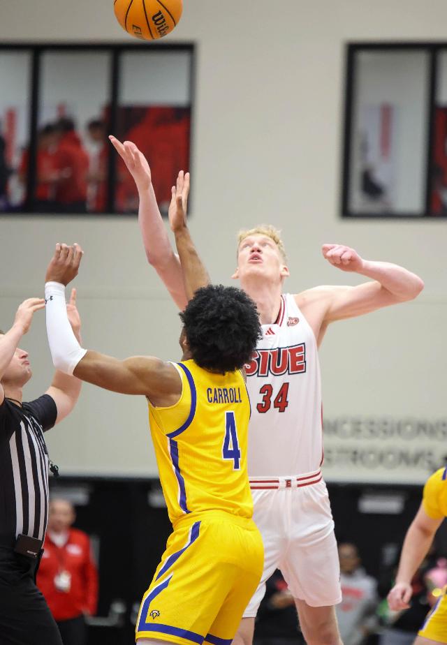 SIUE Loses Narrow Lead Against Morehead State Late | RiverBender.com