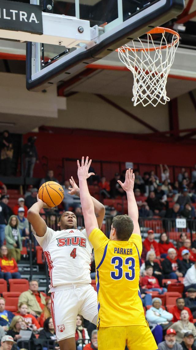 SIUE Loses Narrow Lead Against Morehead State Late | RiverBender.com