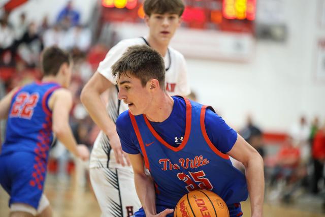 Waltonville Claims 61-49 Win Over Highland | RiverBender.com