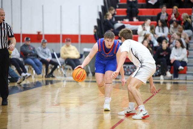 Waltonville Claims 61-49 Win Over Highland | RiverBender.com