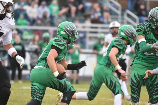 Calhoun’s Balanced Attack Leads To 1A Quarterfinal Football Playoffs ...