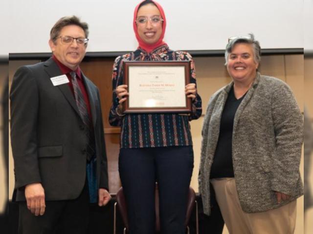 SIUE Graduate School Presents 2022 Outstanding Teaching Assistant ...