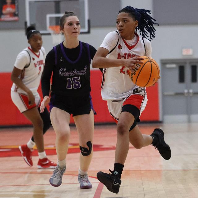 Alton Cruises Past Central Cougars In Season Opener | RiverBender.com