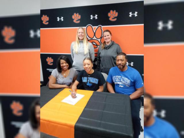 Edwardsville Volleyball Player Alexa Harris Signs With Air Force ...