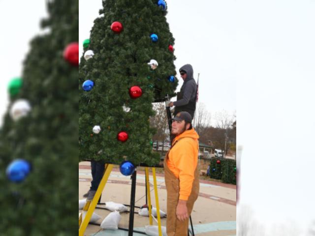 Grafton Christmas Tree Lighting | RiverBender.com