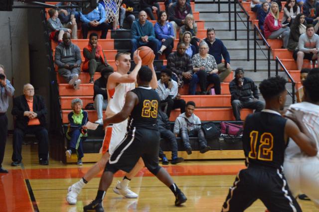 Marinko scores 42 as Edwardsville holds off Soldan in home opener ...