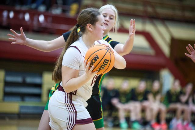 Southwestern Lady Piasa Birds Defeat EAWR Lady Oilers 34-22 ...