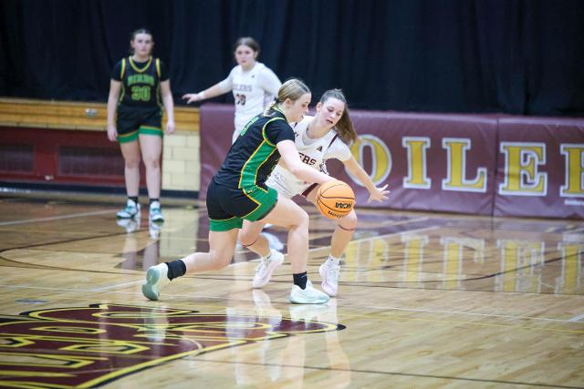 Southwestern Lady Piasa Birds Defeat EAWR Lady Oilers 34-22 ...