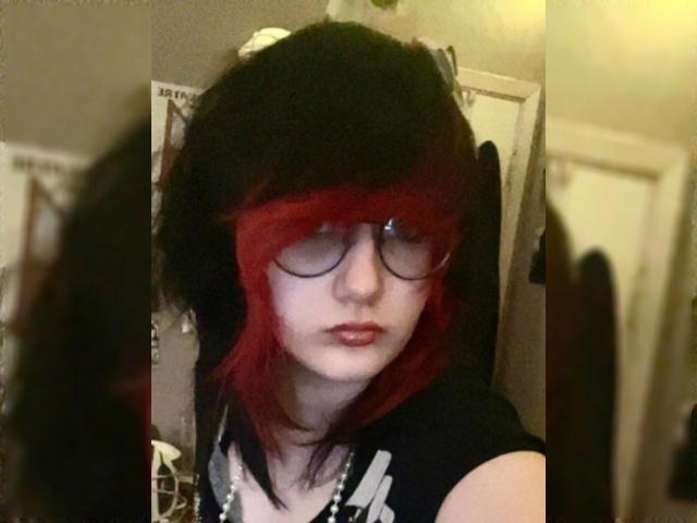 Ava "Vee" Flye Shows Creativity at Alton High School | RiverBender.com