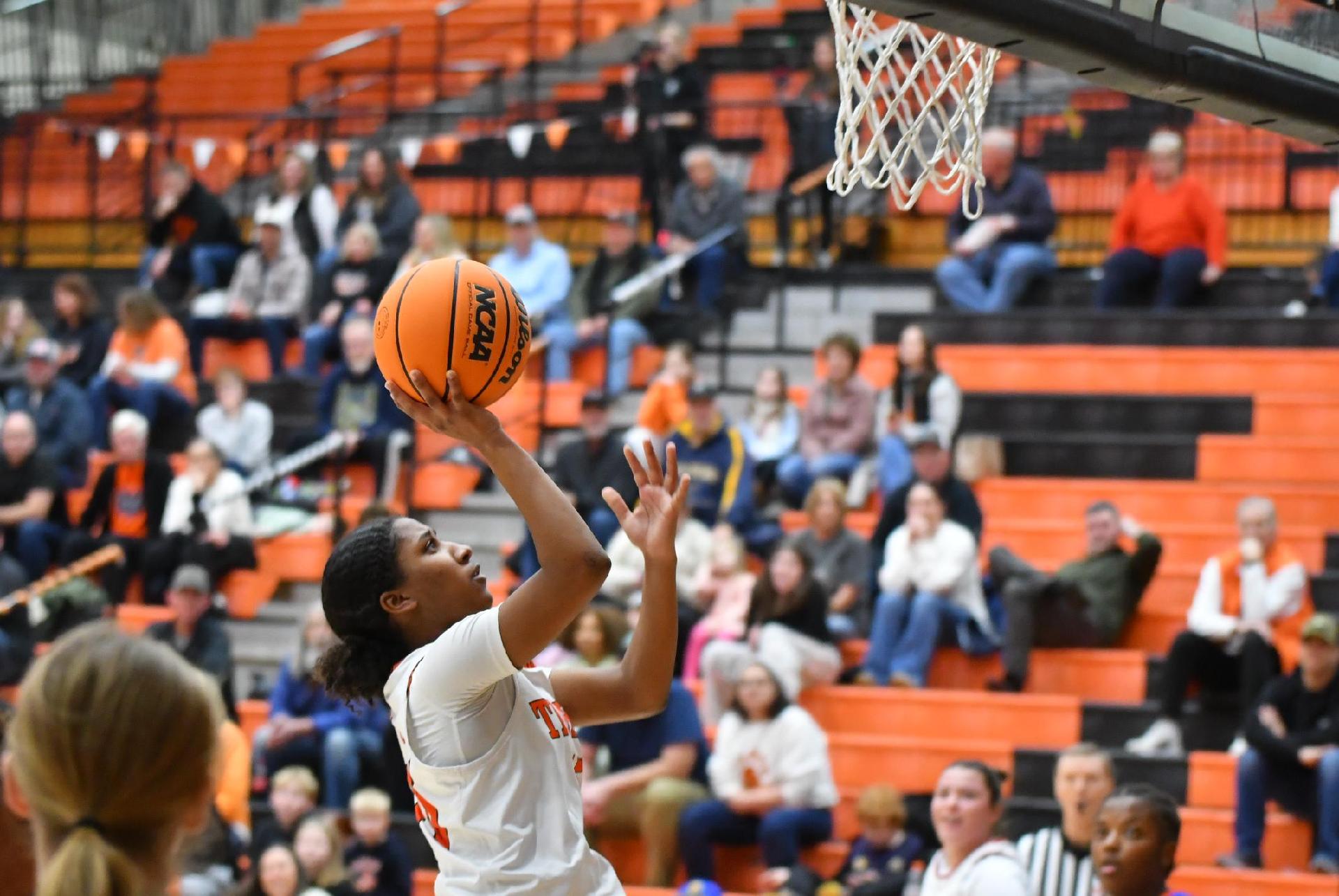 Twelve Different Edwardsville Players Score, Tigers Hit Game’s First 40 ...
