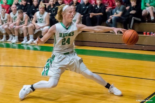 Hunter Flowers guides young Hawks to 52-40 win over Roxana with 20 ...