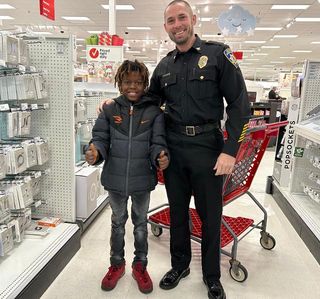 Alton PD Takes Kids On Shopping Spree During Annual 'Shop With A Cop ...