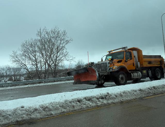 IDOT Crews Work Through Night to Clear Winter Roads | RiverBender.com