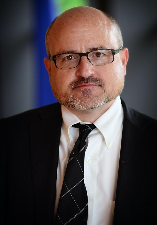 Gary Hicks Receives Distinguished College of Arts and Sciences Award ...