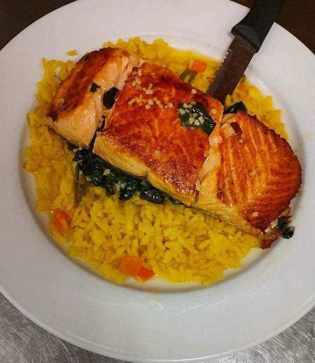 Godfrey Business Spotlight: The Round Table Restaurant | RiverBender.com