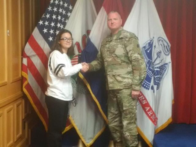 Pvt. Katlin Goins and Pvt. Whitley Pfeiffer enlist in Illinois Army ...