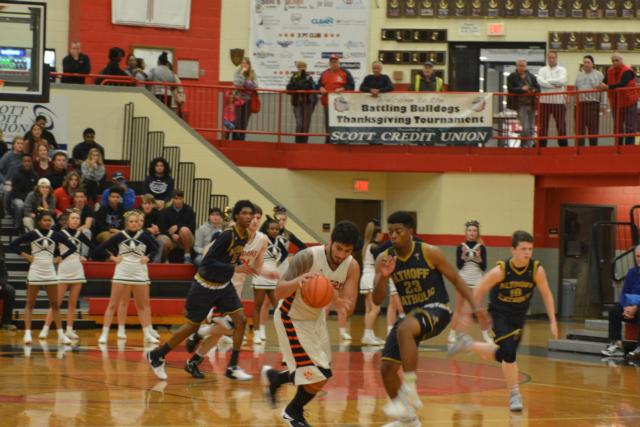 Edwardsville boys basketball team stays close to home for Collinsville ...