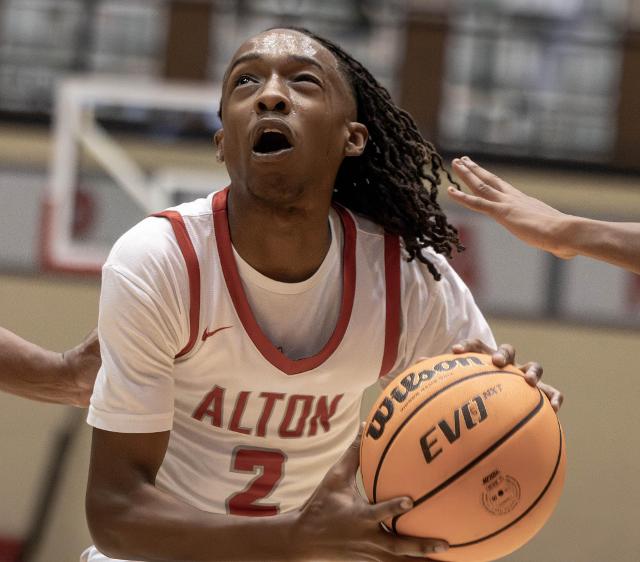 Stampley Shines with 19 Points in Redbirds' Holiday Tournament Win ...