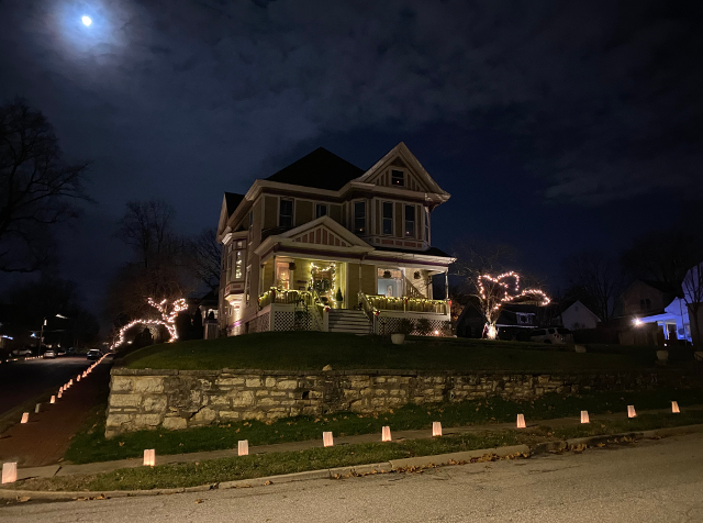 Middletown Neighborhood Lights Up the Night with Christmas Eve Luminary ...