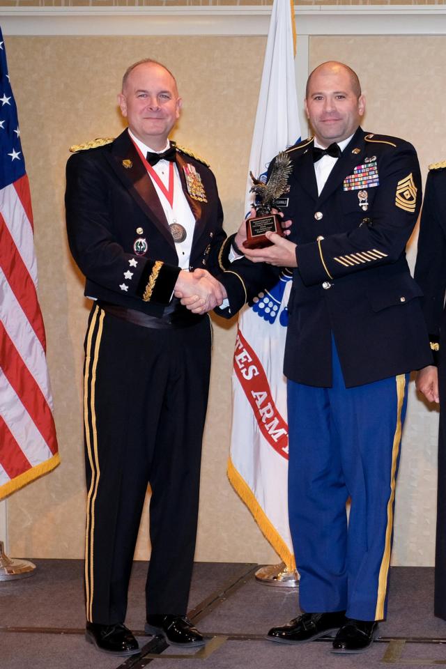 Illinois National Guard soldiers recognized as region's best recruiters ...