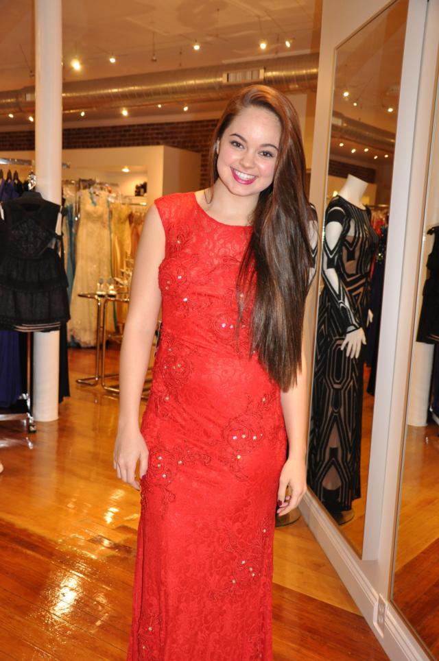 YouTube celebrity Chelsea Crockett makes special appearance at Frew's ...