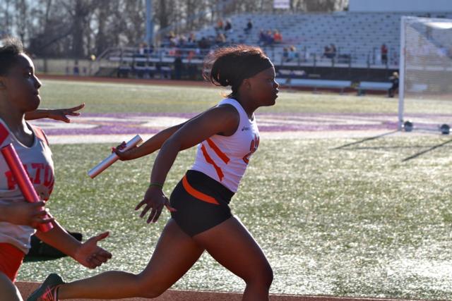 Edwardsville’s girls’ track team posts top performances at Collinsville ...
