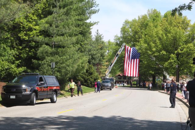 Final Goodbye: Edwardsville/Glen Carbon Residents Line Streets to Say ...