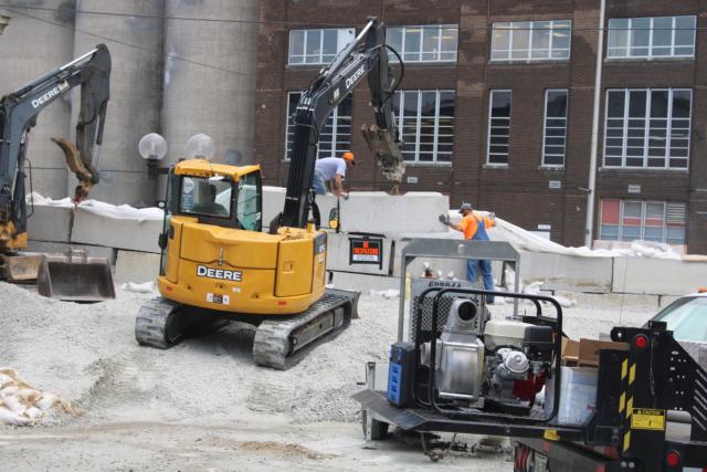 FLOOD OF 2019: City of Alton Extends Wall Near Morrison's to Handle 42 ...