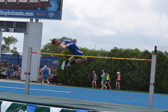 Logan Ross sets stage for future in decathlon | RiverBender.com