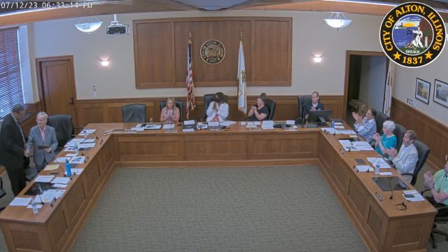 Alton Alderman Brake Resigns After 26 Years, New Alderman Sworn In ...