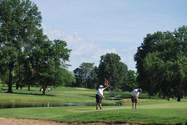 Holmes Captures Wilbur Suhre Memorial Golf Tournament | RiverBender.com