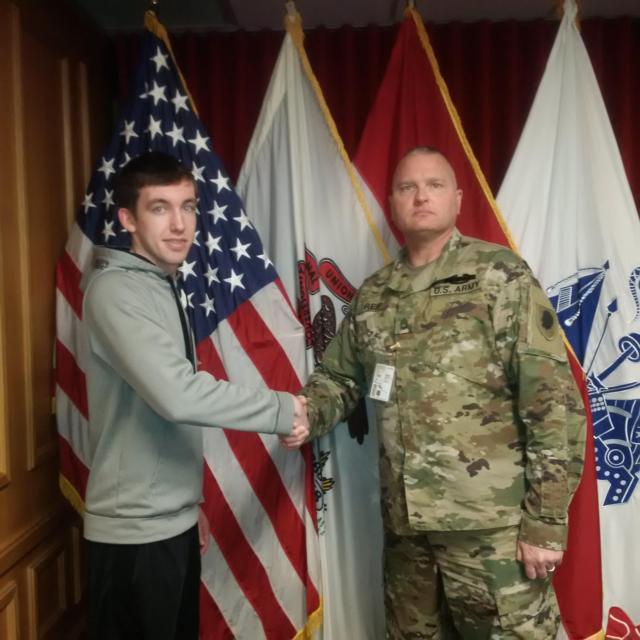 Illinois Army National Guard welcomes three new enlistments ...