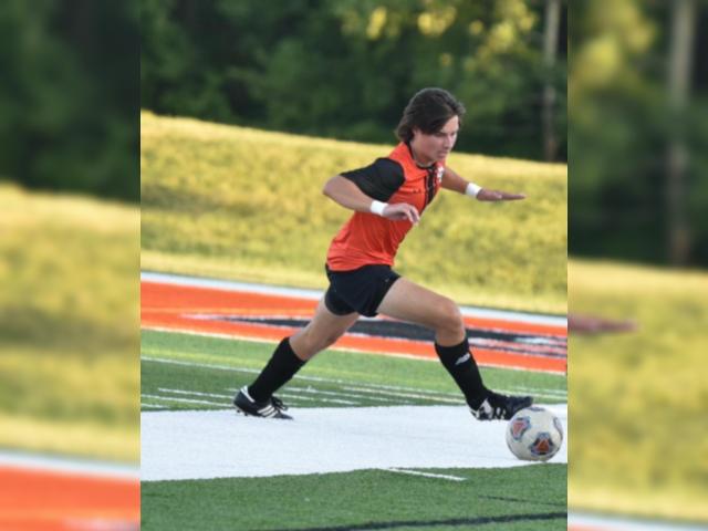 Two First Half Goals Are The Difference As Kahoks Win Over Edwardsville ...