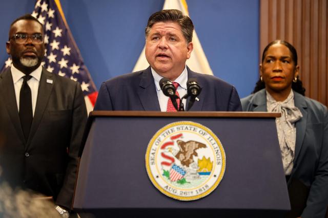 Pritzker Meets With Undocumented Students Amid Attacks On Education | RiverBender.com