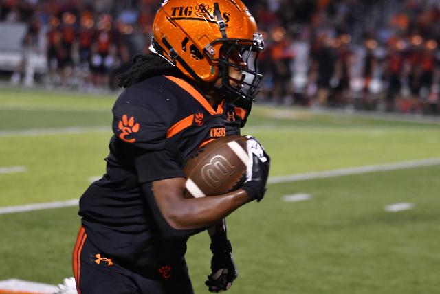 Jackson Secures Victory Over Edwardsville in Thrilling 33-28 Game ...