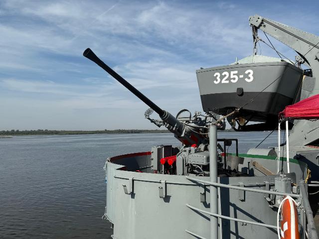 USS LST-325 Docked In Alton For Historic Tours | RiverBender.com