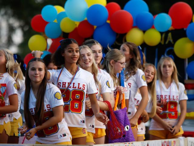 Community Gathers to Celebrate Roxana High Homecoming Traditions ...