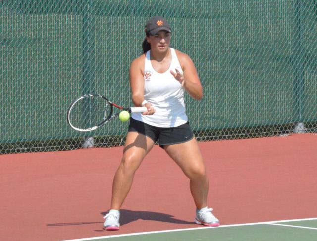 Edwardsville tennis girls capture two wins as Southern Illinois Duals ...