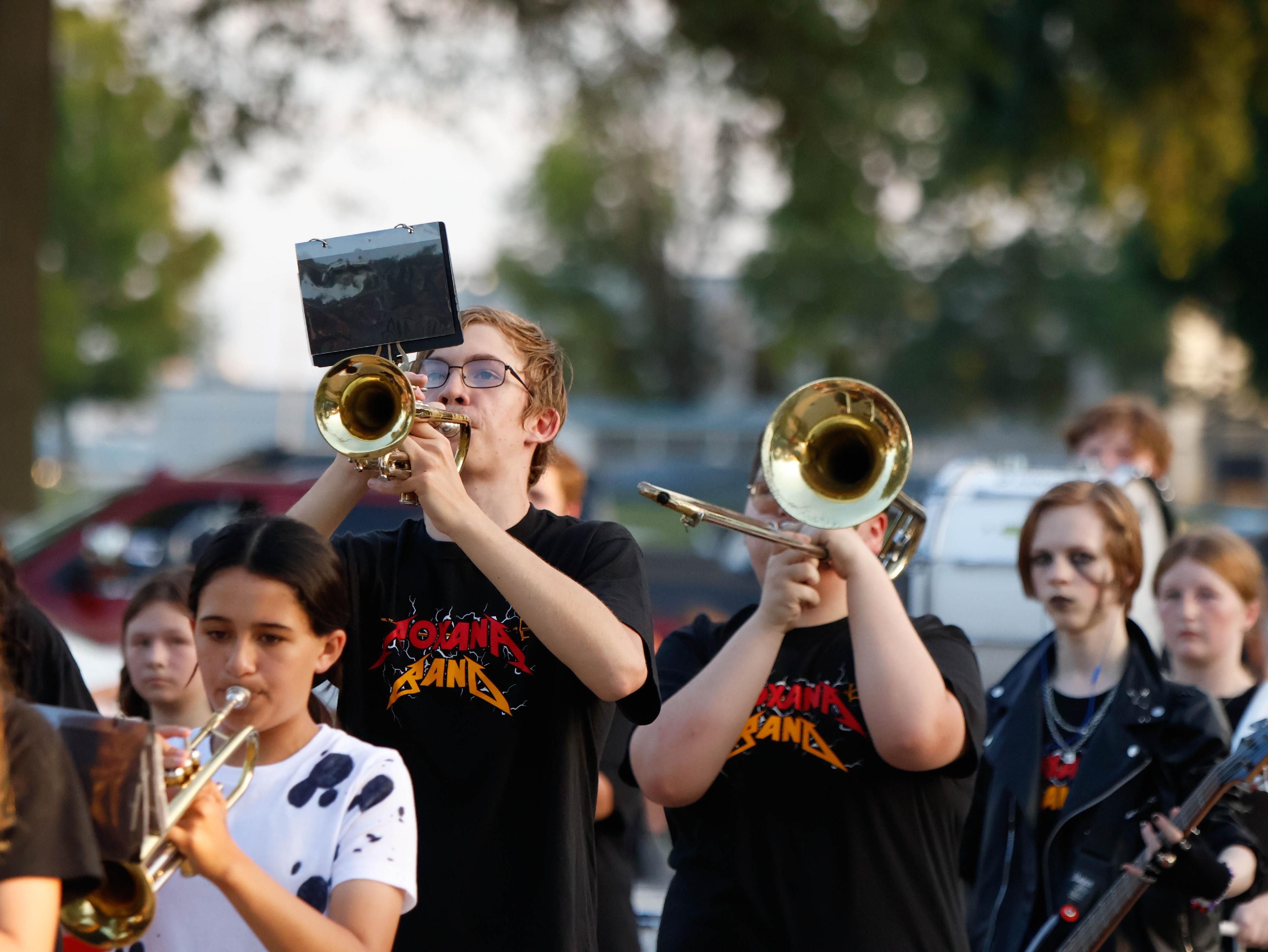 Community Gathers to Celebrate Roxana High Homecoming Traditions ...