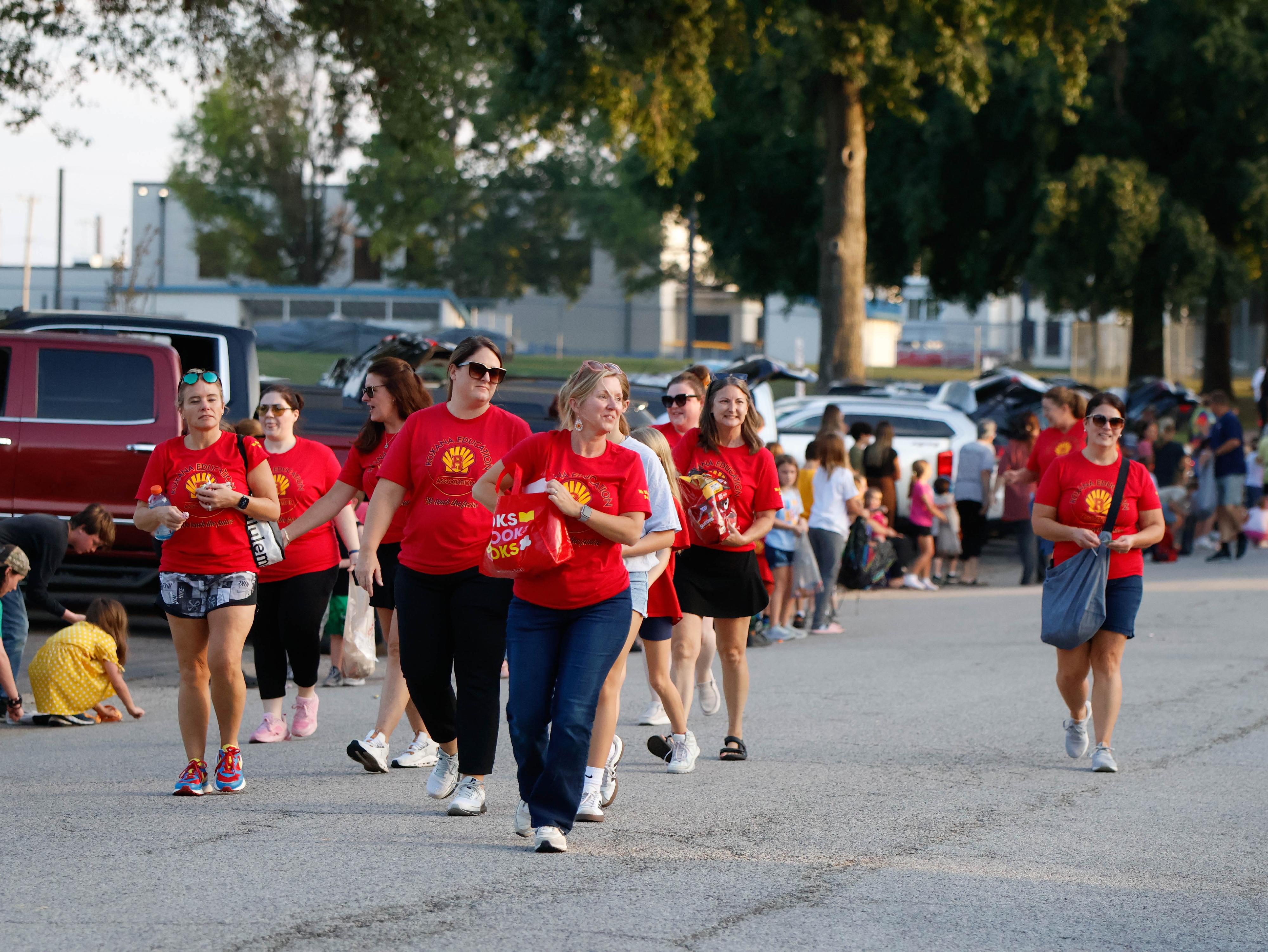 Community Gathers to Celebrate Roxana High Homecoming Traditions ...