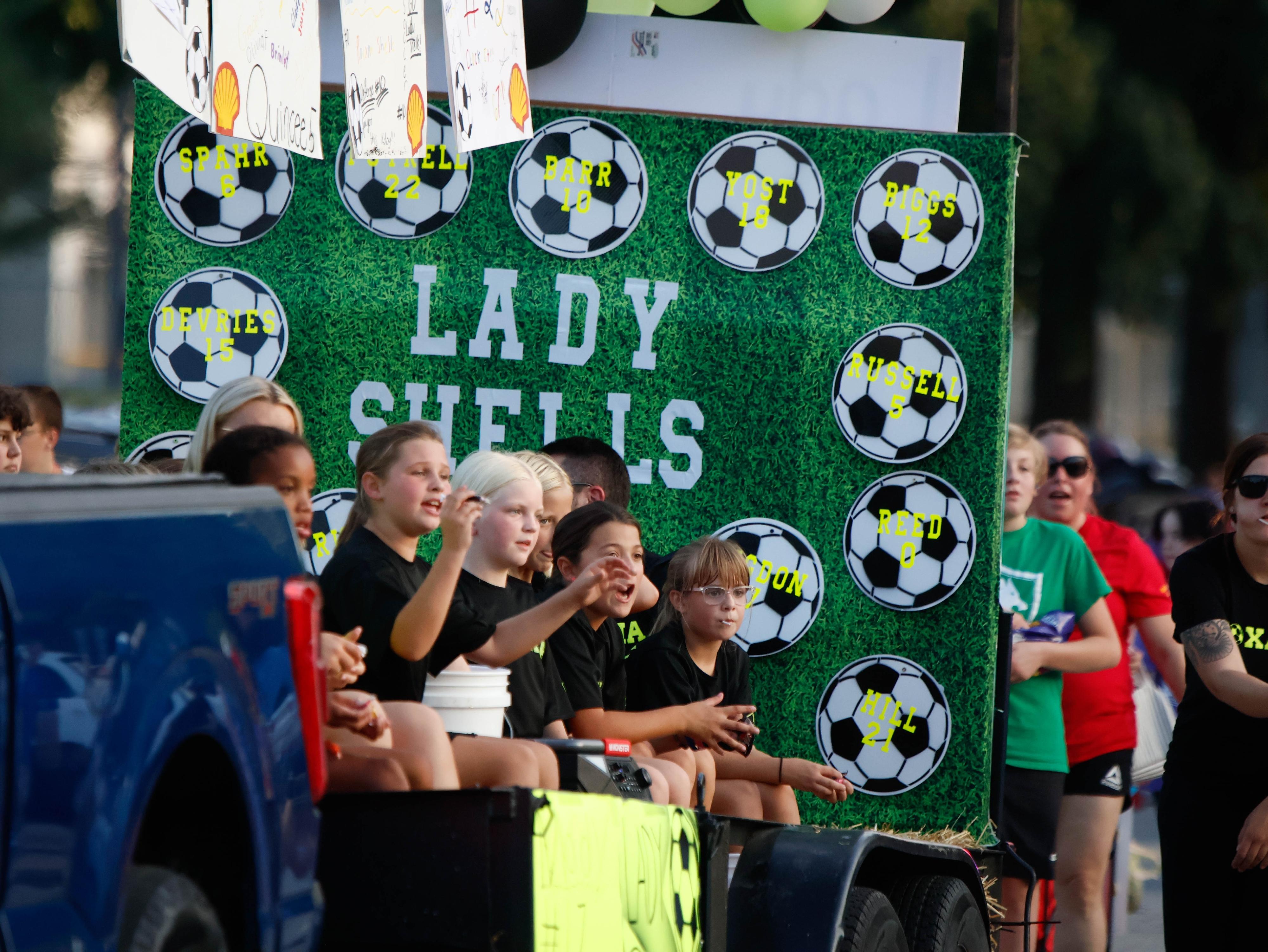 Community Gathers to Celebrate Roxana High Homecoming Traditions ...