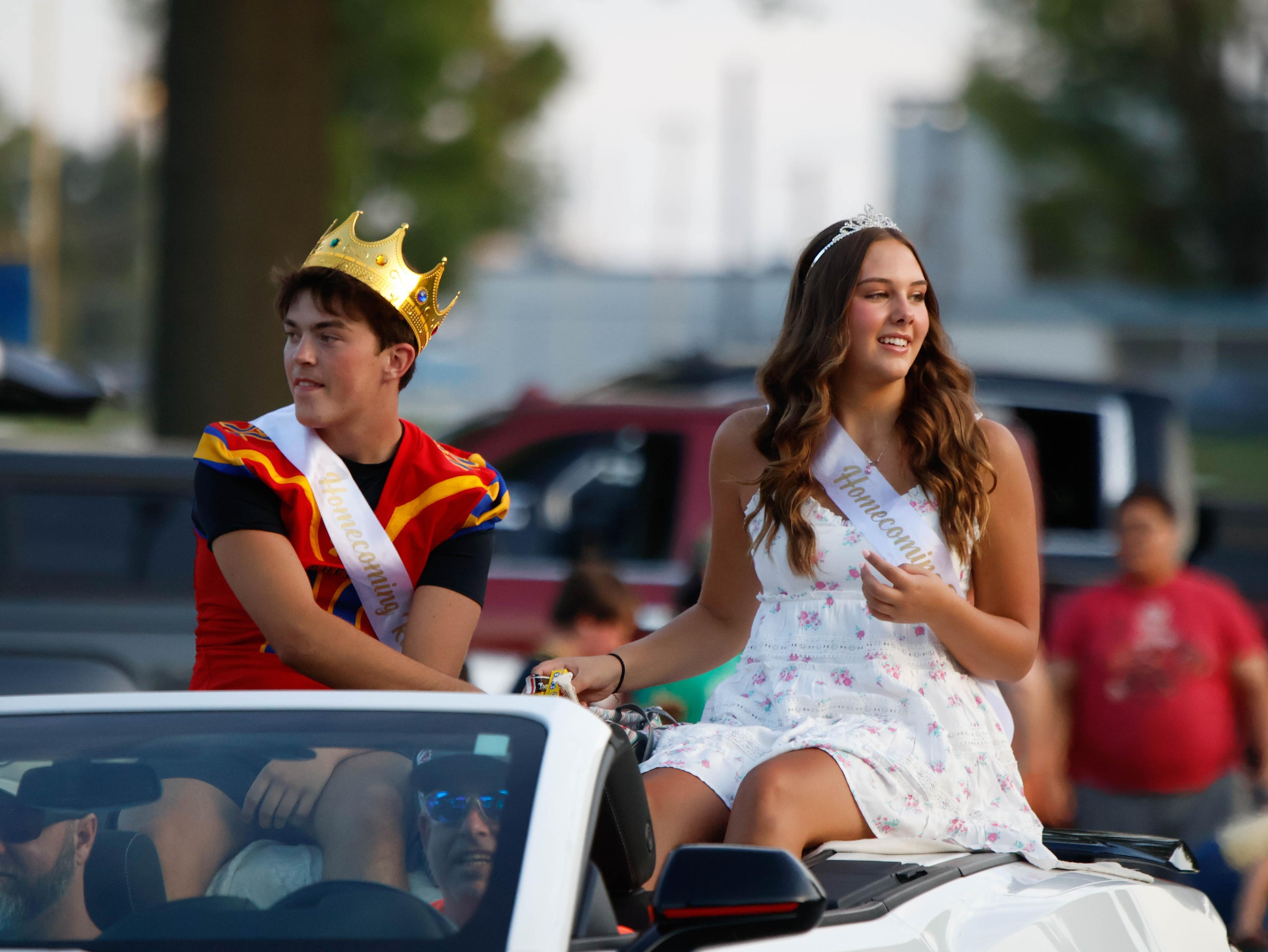 Community Gathers to Celebrate Roxana High Homecoming Traditions ...