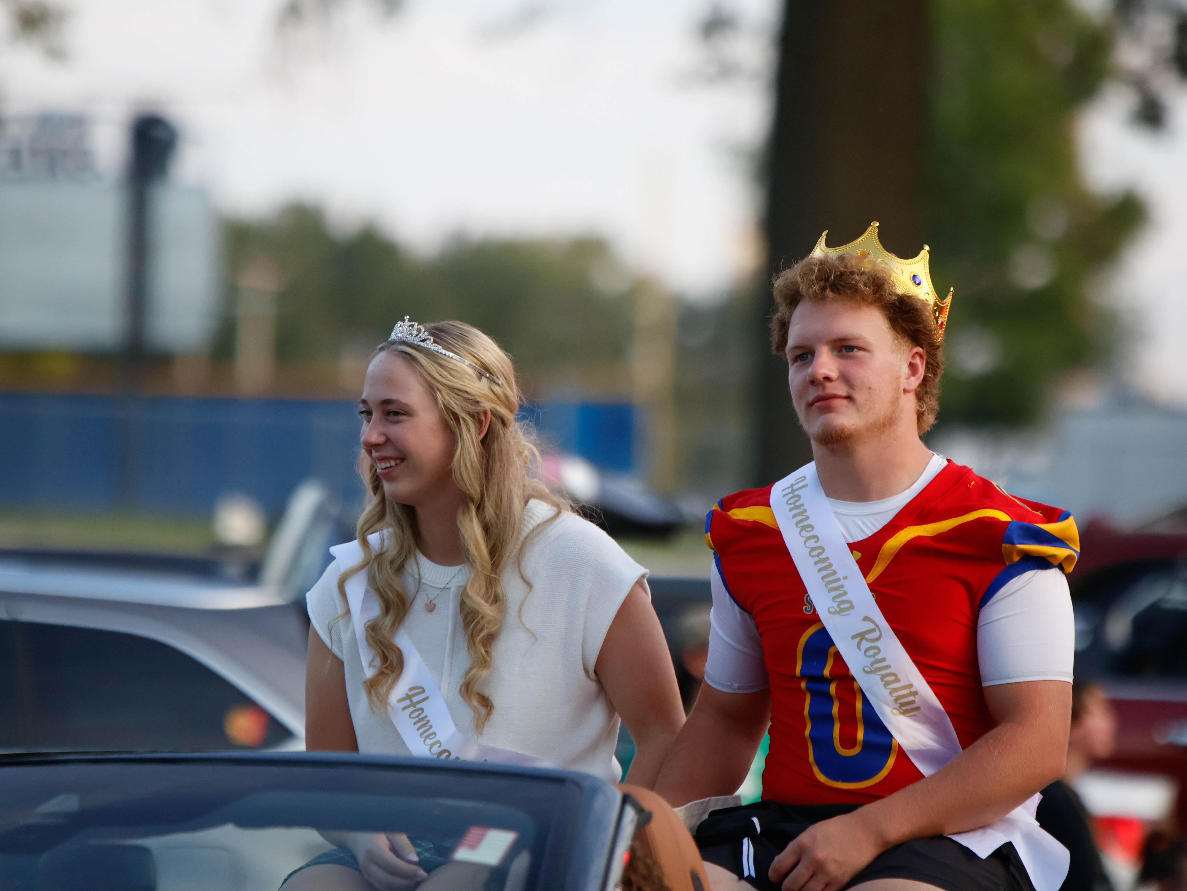 Community Gathers to Celebrate Roxana High Homecoming Traditions ...