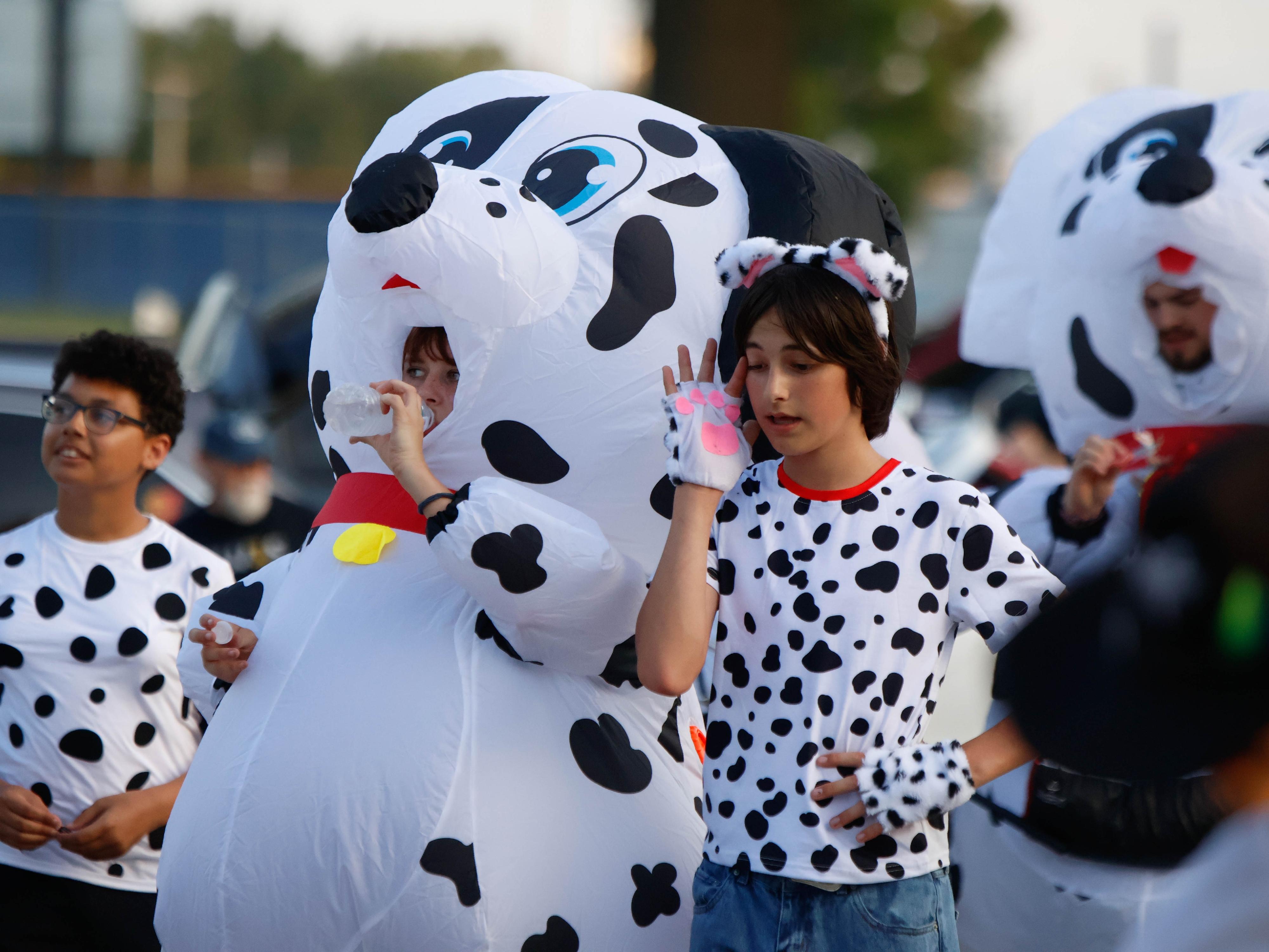Community Gathers to Celebrate Roxana High Homecoming Traditions ...